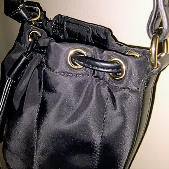 Tommy Hilfiger | Bags | Tommy Hilfiger Black Nylon Crossbody Drawstring ...